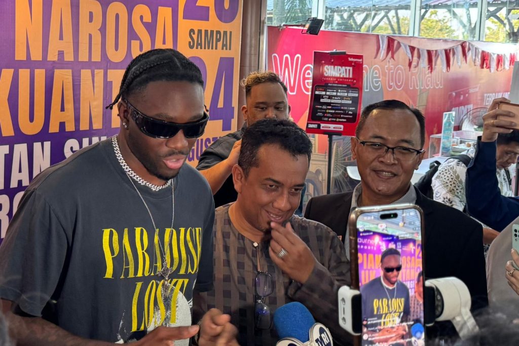 Rapper Melly Mike Tiba di Riau
